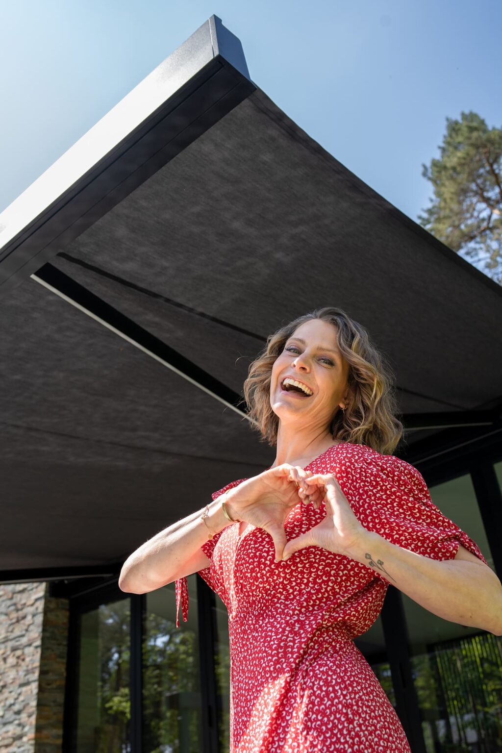 Folding arm awning Lux - Award-winning canopy | Harol